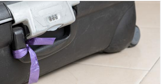 Baggage handler shares the reason you shouldn’t put a ribbon on your ...