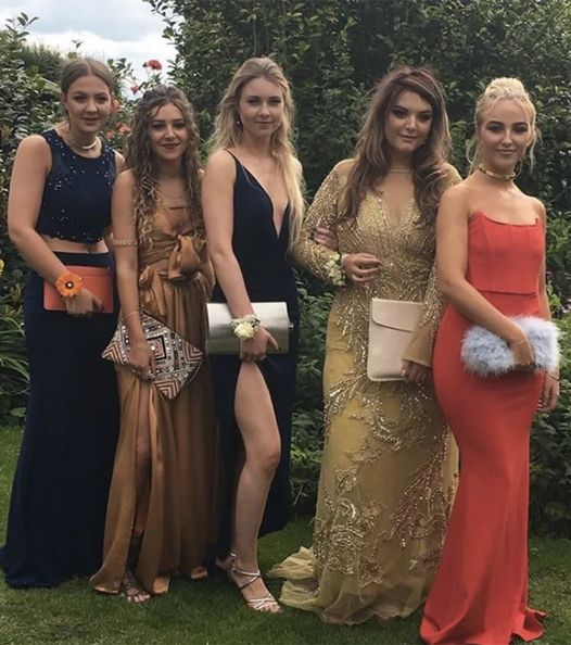 A Secret Surprise at Prom: The Photo That Captivated the Internet ...