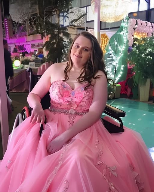 Man Takes His Disabled Daughter to Prom, Finds $10,000 Reward for ‘Dad ...