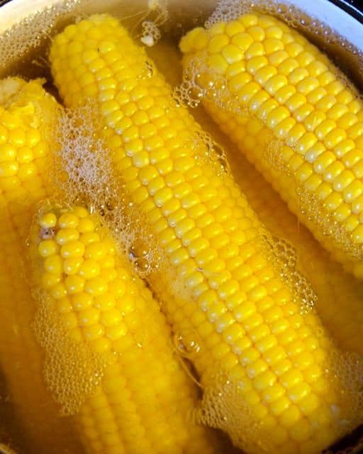 What is the ideal boiling time for corn on the cob? - Weveryday Stories
