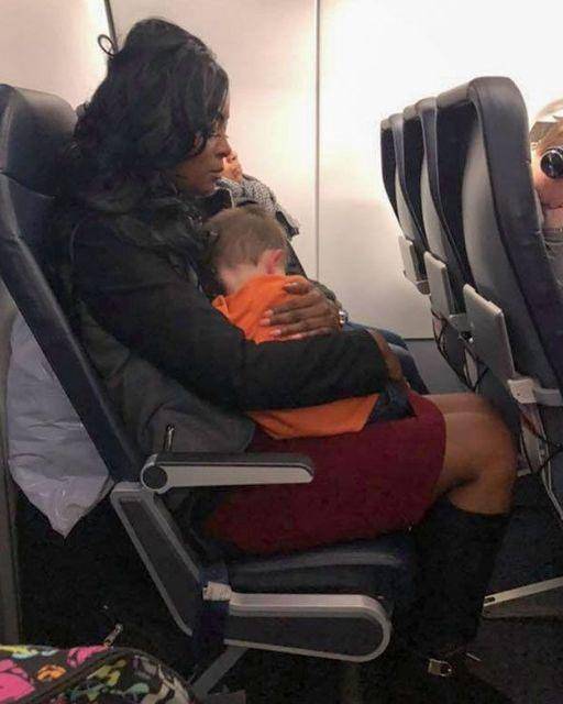 HE CRAWLED INTO MY LAP MID-FLIGHT—AND NO ONE CAME TO CLAIM HIM - Weveryday Stories