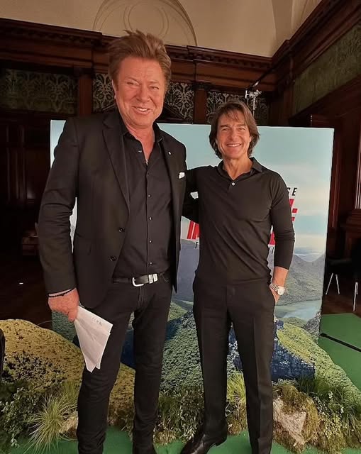 Eagle-eyed viewers spot surprising detail in new Tom Cruise photo ...