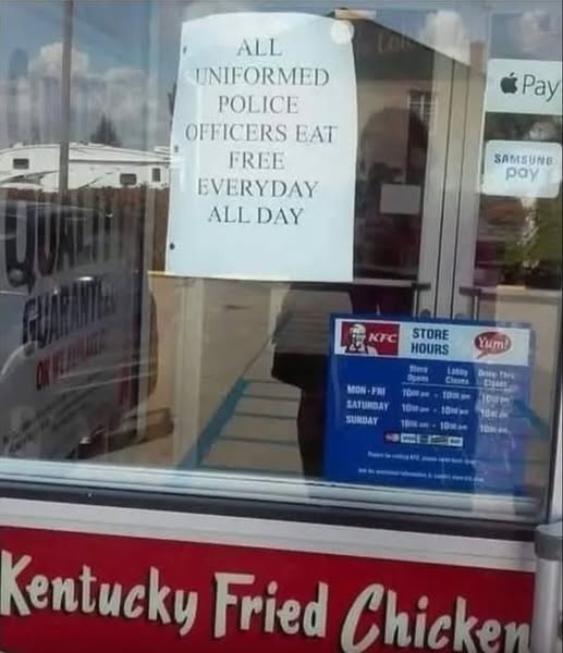 Customers rage over sign on KFC door - Weveryday Stories