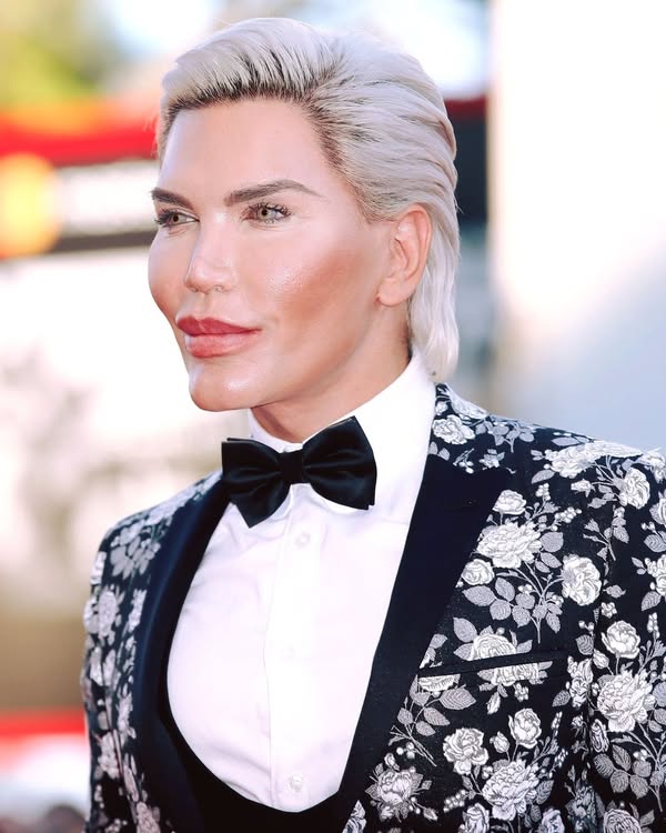 The journey of Jessica Alves, the human Barbie - Weveryday Stories