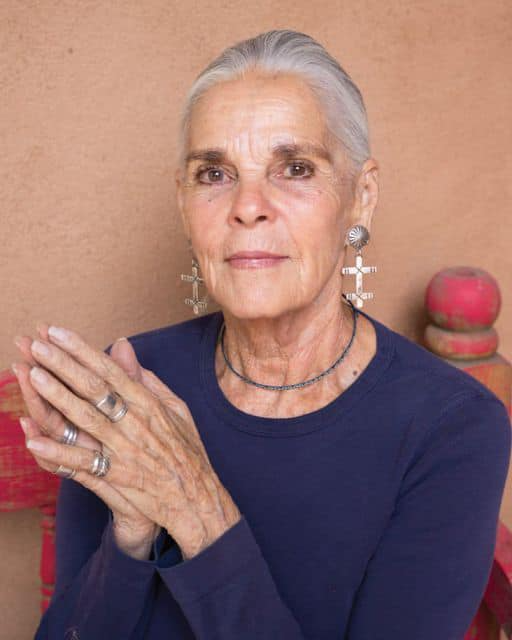 Hollywood star Ali MacGraw retired from acting & now lives in a tiny ...