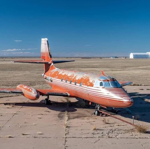 Elvis Presley’s 1962 Private Jet Hits the Auction Block — Take a Look ...