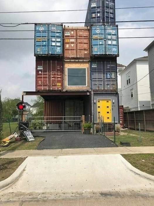 Man Uses 11 Shipping Containers To Build His 2,500 Square Foot Dream ...