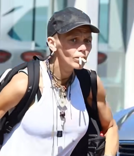 Former Model Opens Up About Addiction and Homelessness: ‘I’m In A Lot ...