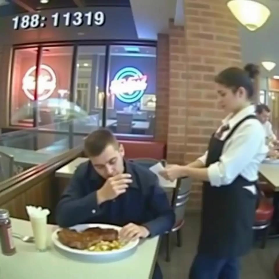 Undercover Owner Orders Steak – Waitress Secretly Slips Him a Note That ...